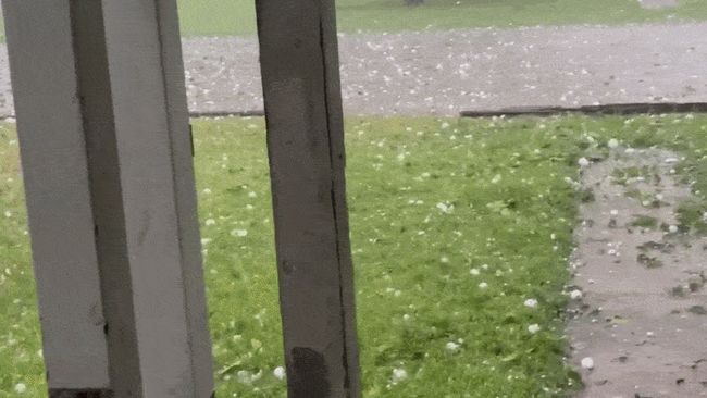 'Golf ball-sized' hail hammers central Texas