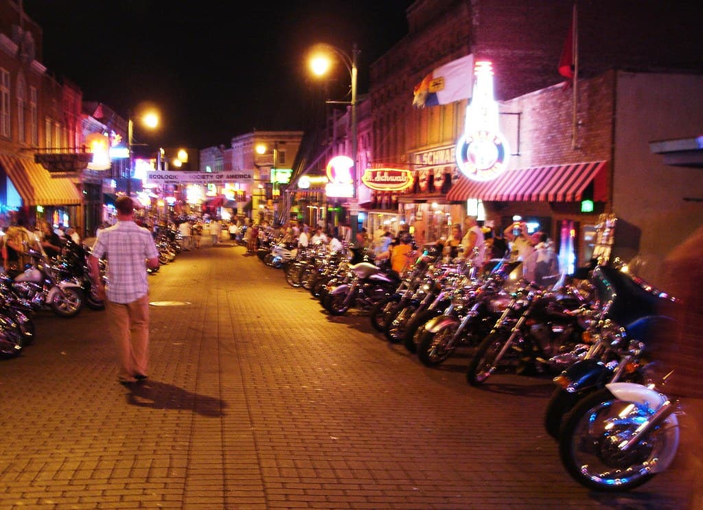 15 US cities where tourists should be extra careful after dark