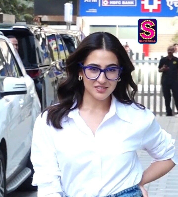 Sara Ali Khan nails the classic chic look in white, denim, and cute ...