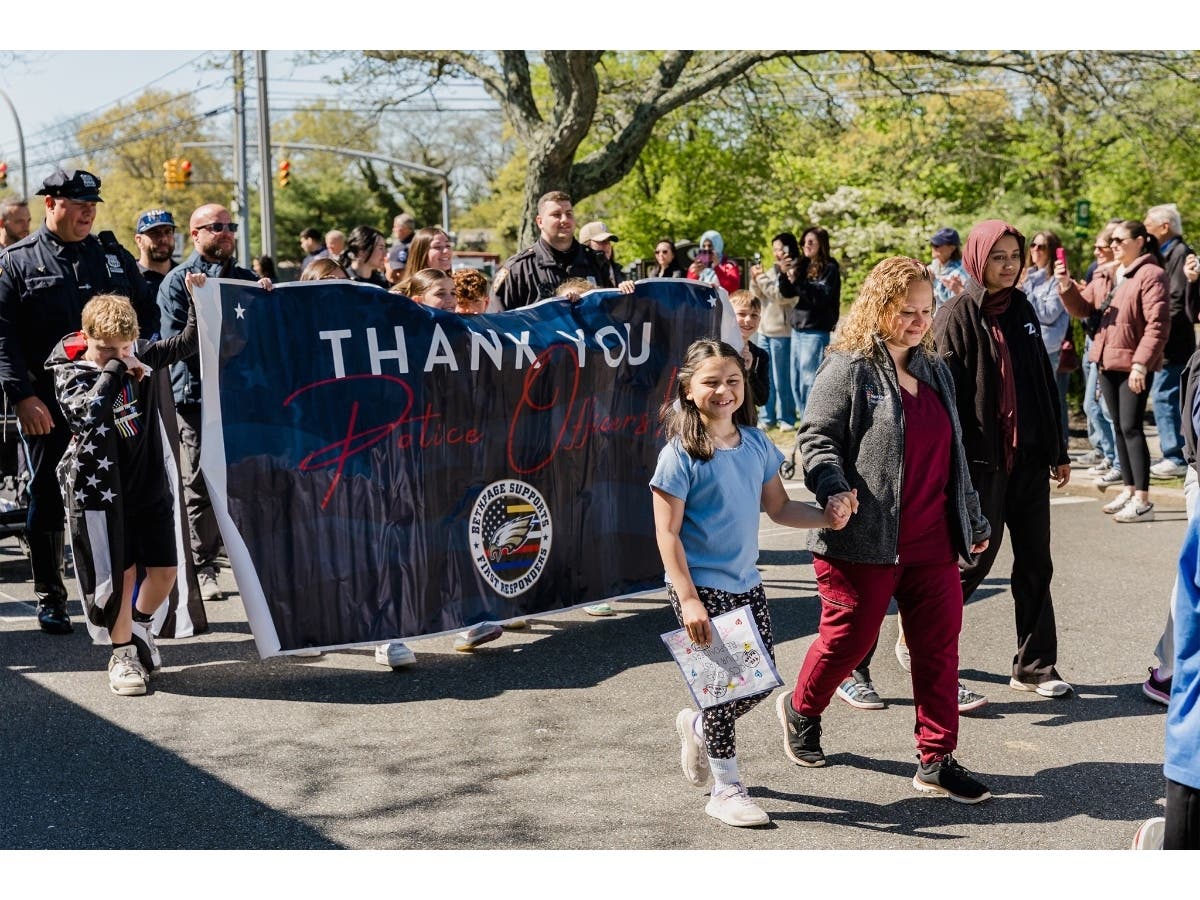 Bethpage students celebrate local heroes with parade, patriotic music