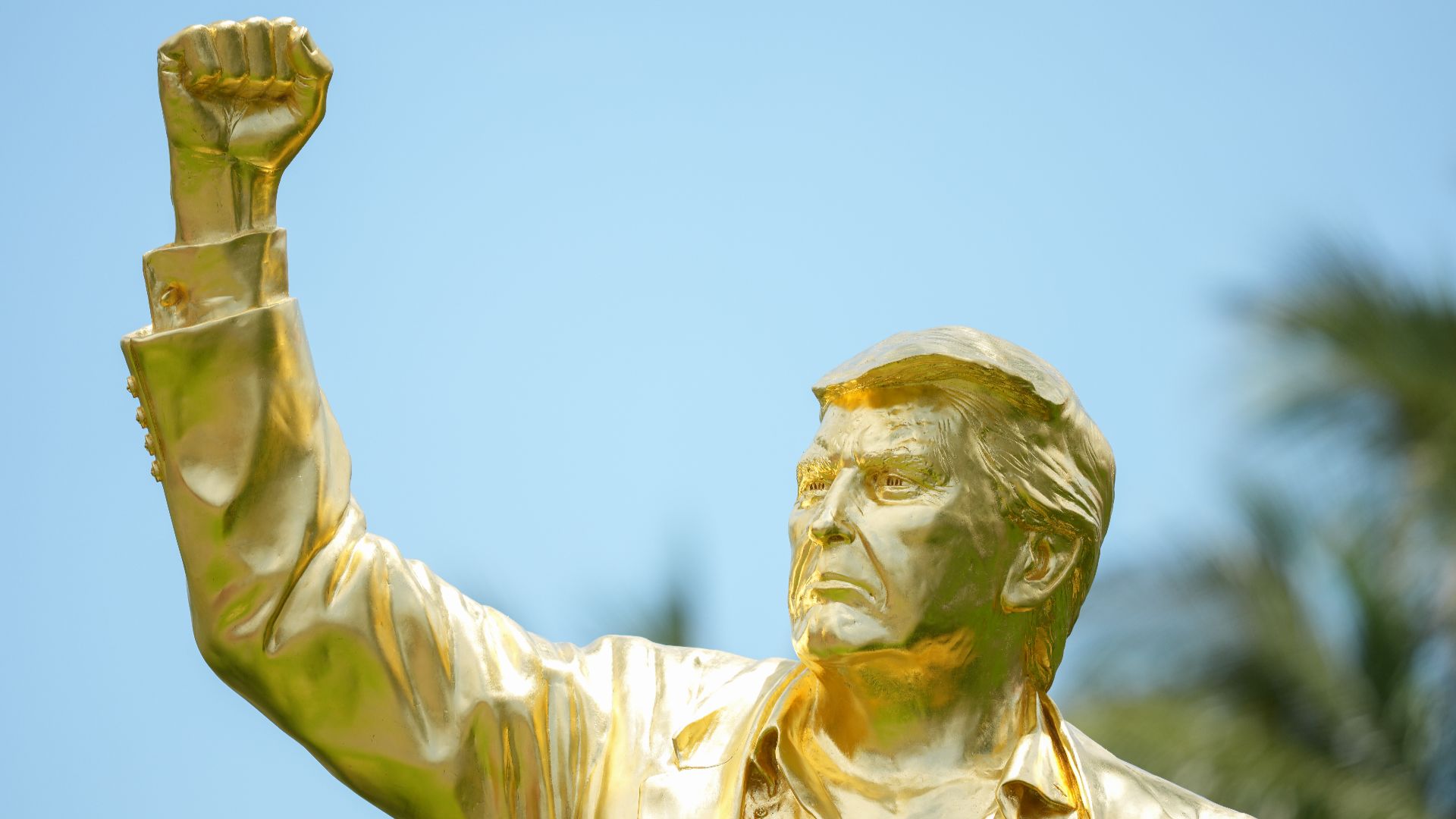 $300,000 golden Trump statue at golf course sparks dictator comparisons