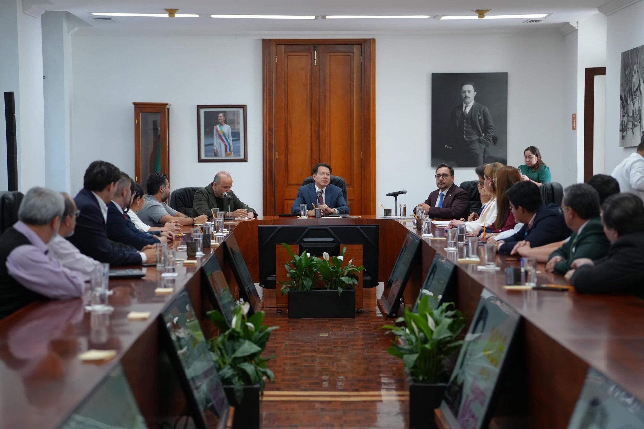 La escuela no es guardería: Mario Delgado defiende cambios al ...