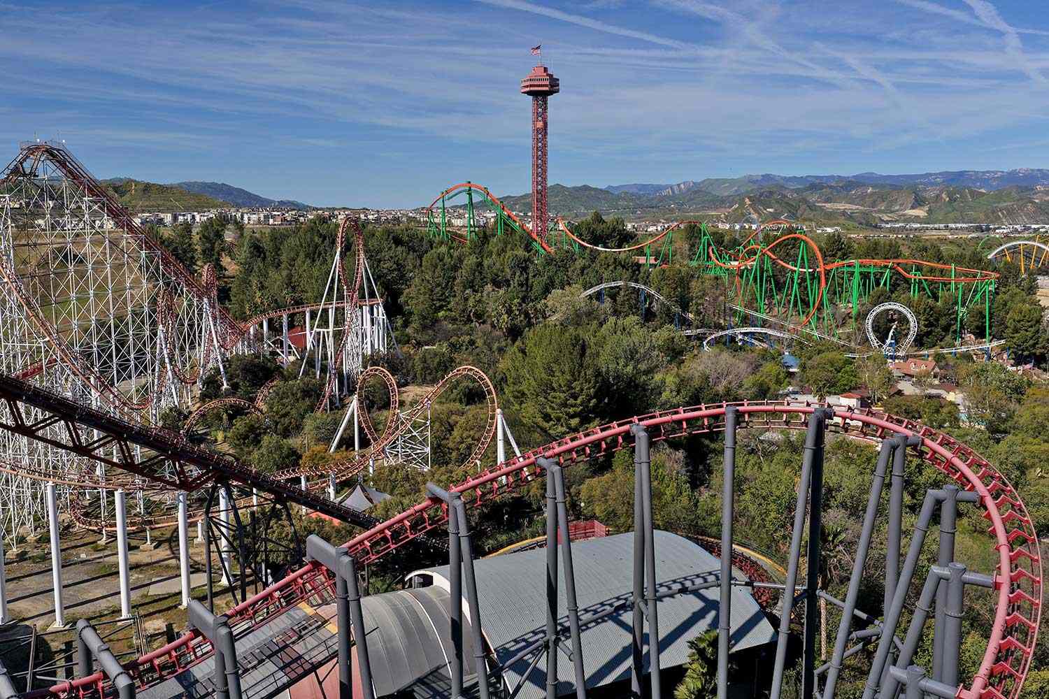 Bomb threat reported at Six Flags Magic Mountain, police search park in ...
