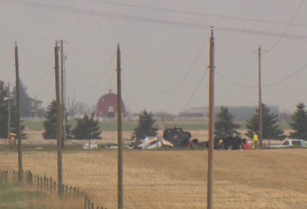 2 women dead, 3 people in hospital after serious crash east of Calgary