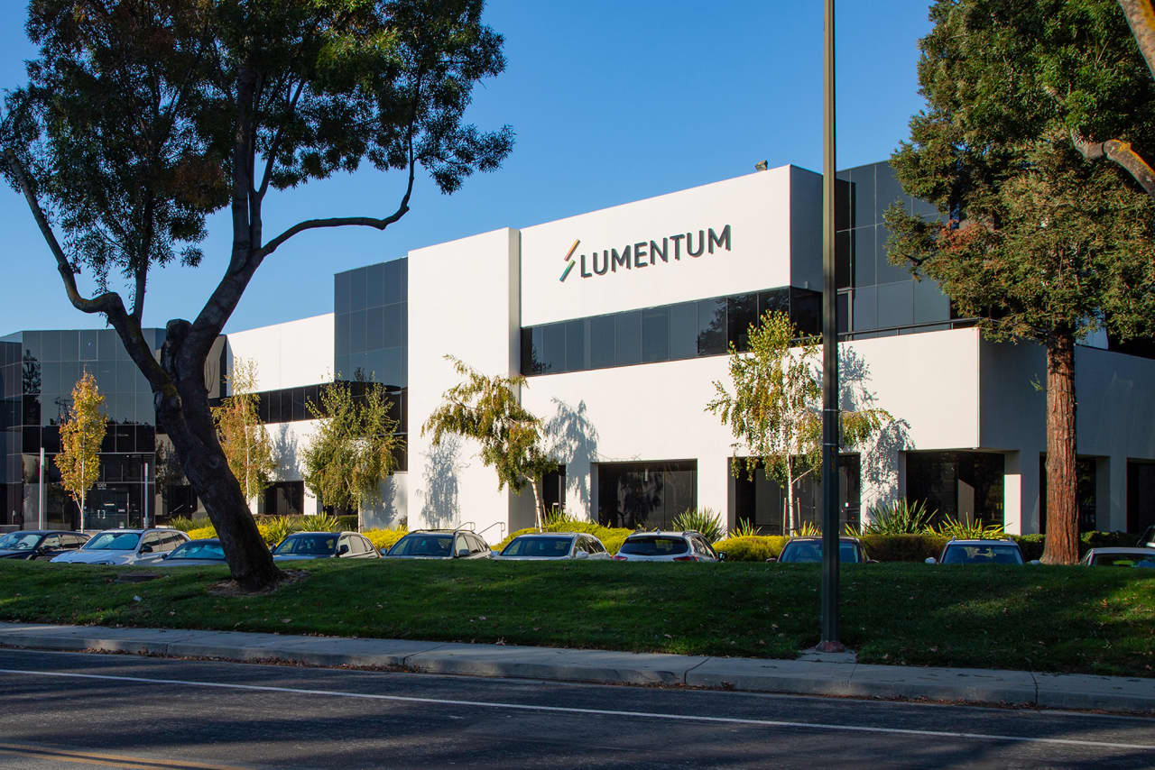 Lumentum, Coherent drop after prominent AI investor sells stakes