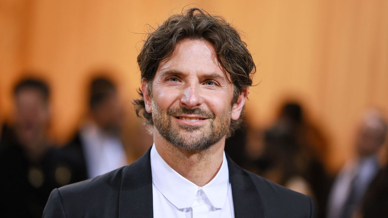 Bradley Cooper's rustic patio furniture reveals the best way to style ...