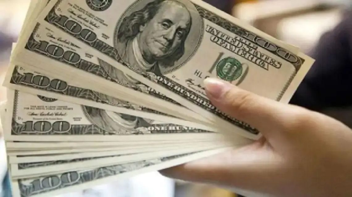 El dólar blue cerró en alza este lunes 18 de mayo y el Banco Central ...