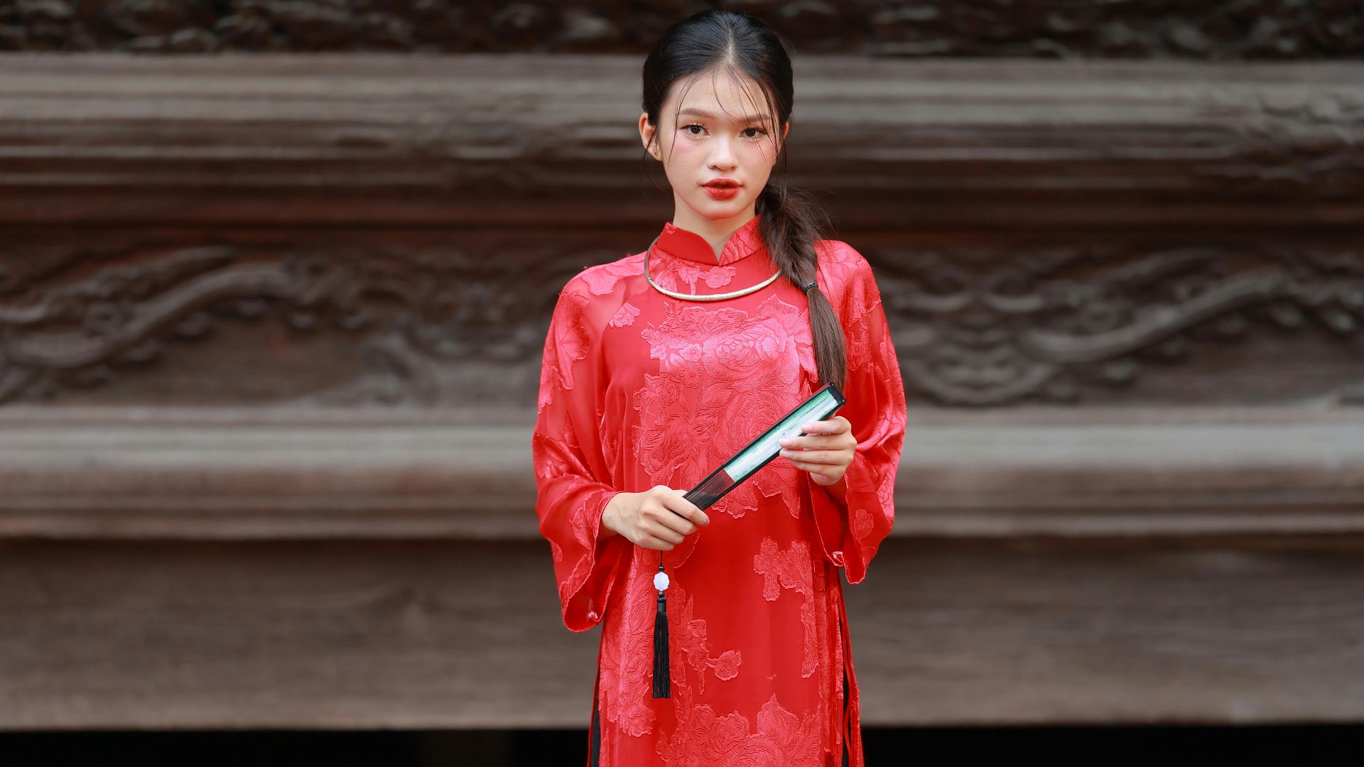 10 fabrics that make clothes look luxe & 10 that make them feel cheap