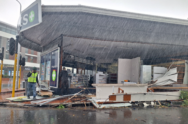 Cold fronts lash Western Cape – one dead, communities flooded and ...