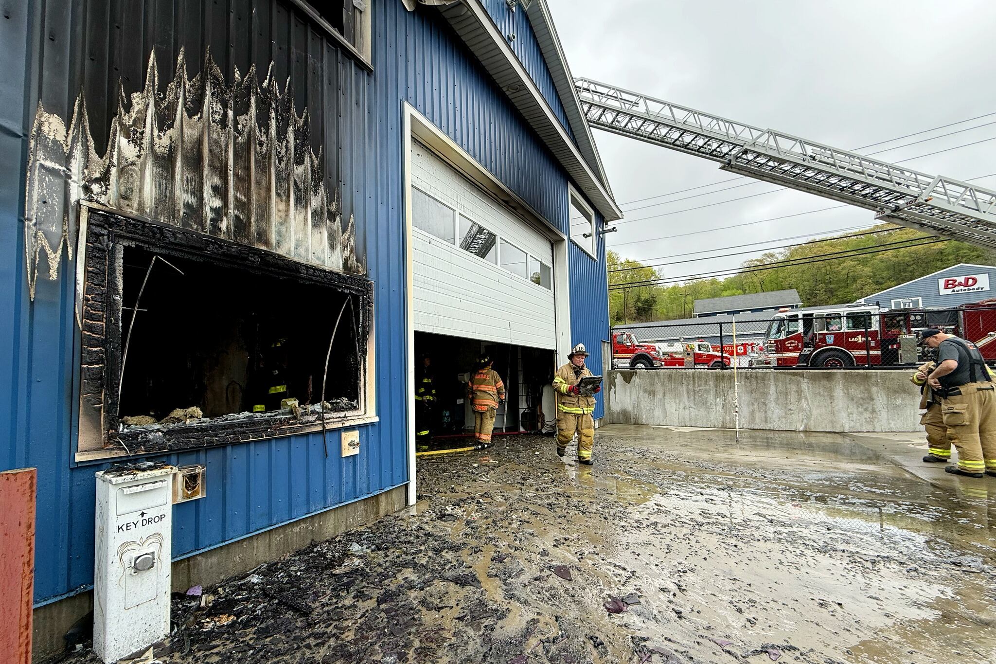 Fire damages auto repair shop in Montville
