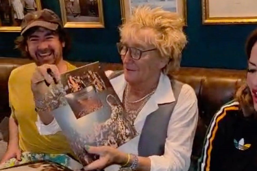 Rod Stewart's green nails mark Celtic win