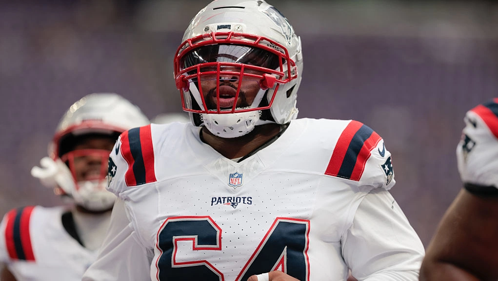 Falcons sign ex-Patriots guard Layden Robinson after tryout