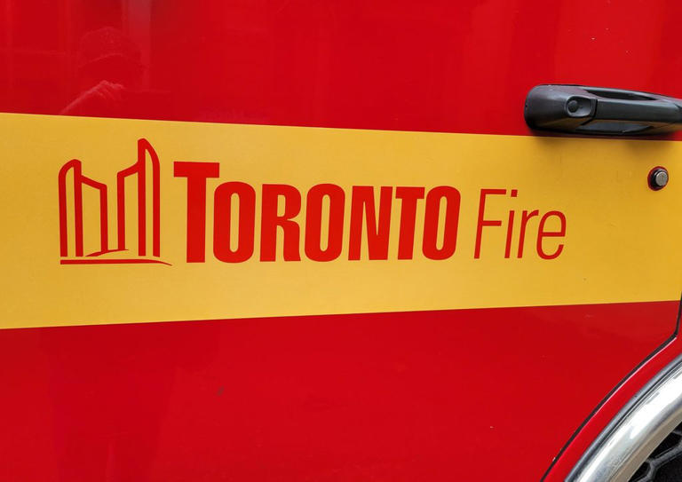 1 person dead after fire at Toronto community housing building for seniors