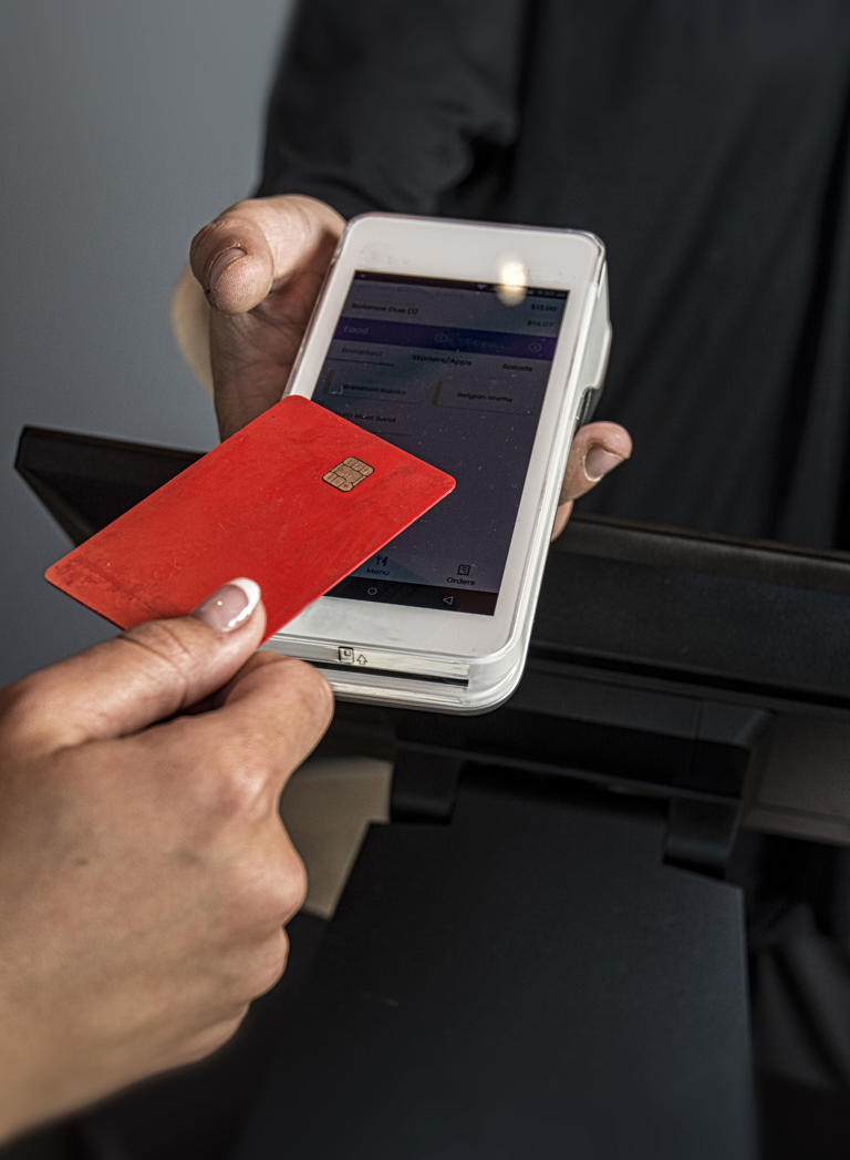 'Credit card chaos?' Why ads are targeting an Illinois bill aimed at ...