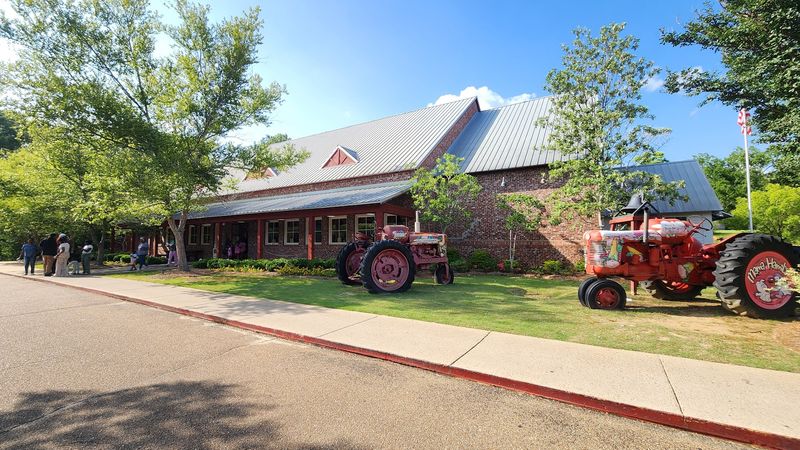This unpretentious Mississippi buffet piles high every southern comfort ...