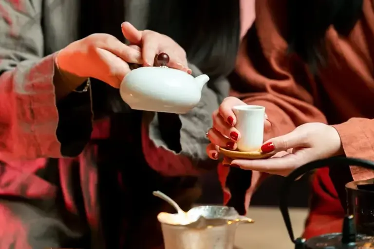 Host like a pro - 3 rituals that elevate any gathering