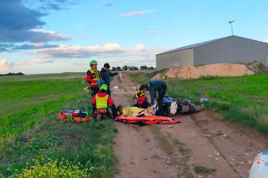 Rescatan en helicóptero a un motorista herido en un páramo de La ...