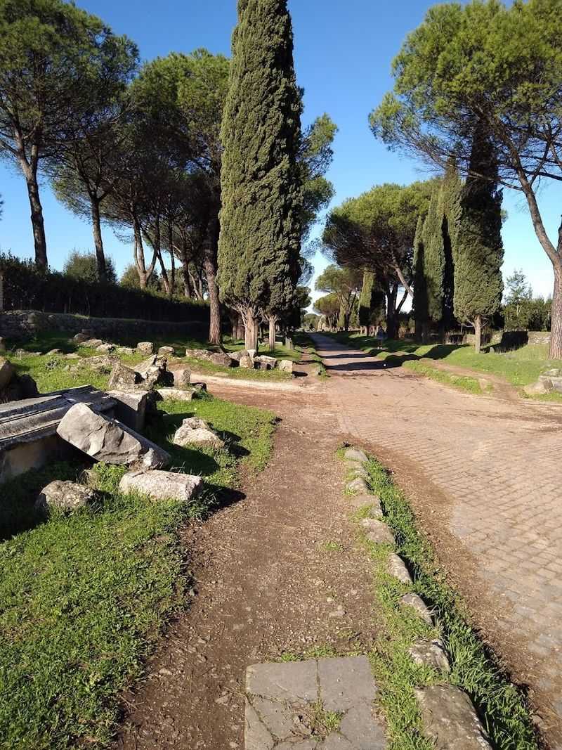 14 Italian streets that turn a simple walk into a travel highlight