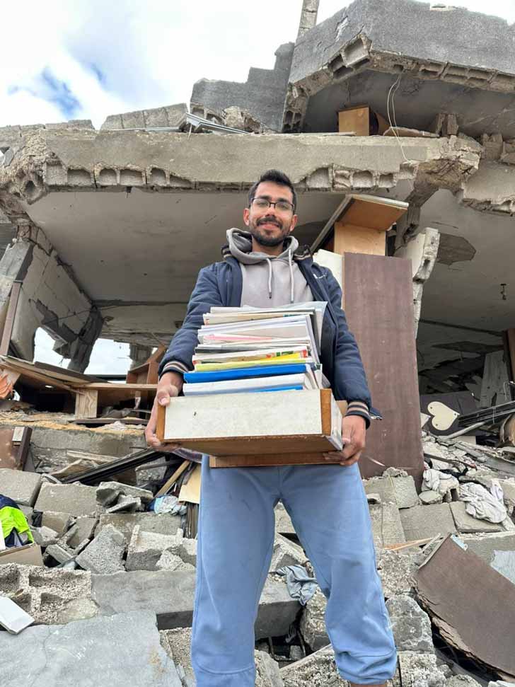 Built with books found in the rubble, volunteers open Gaza's 'Phoenix ...