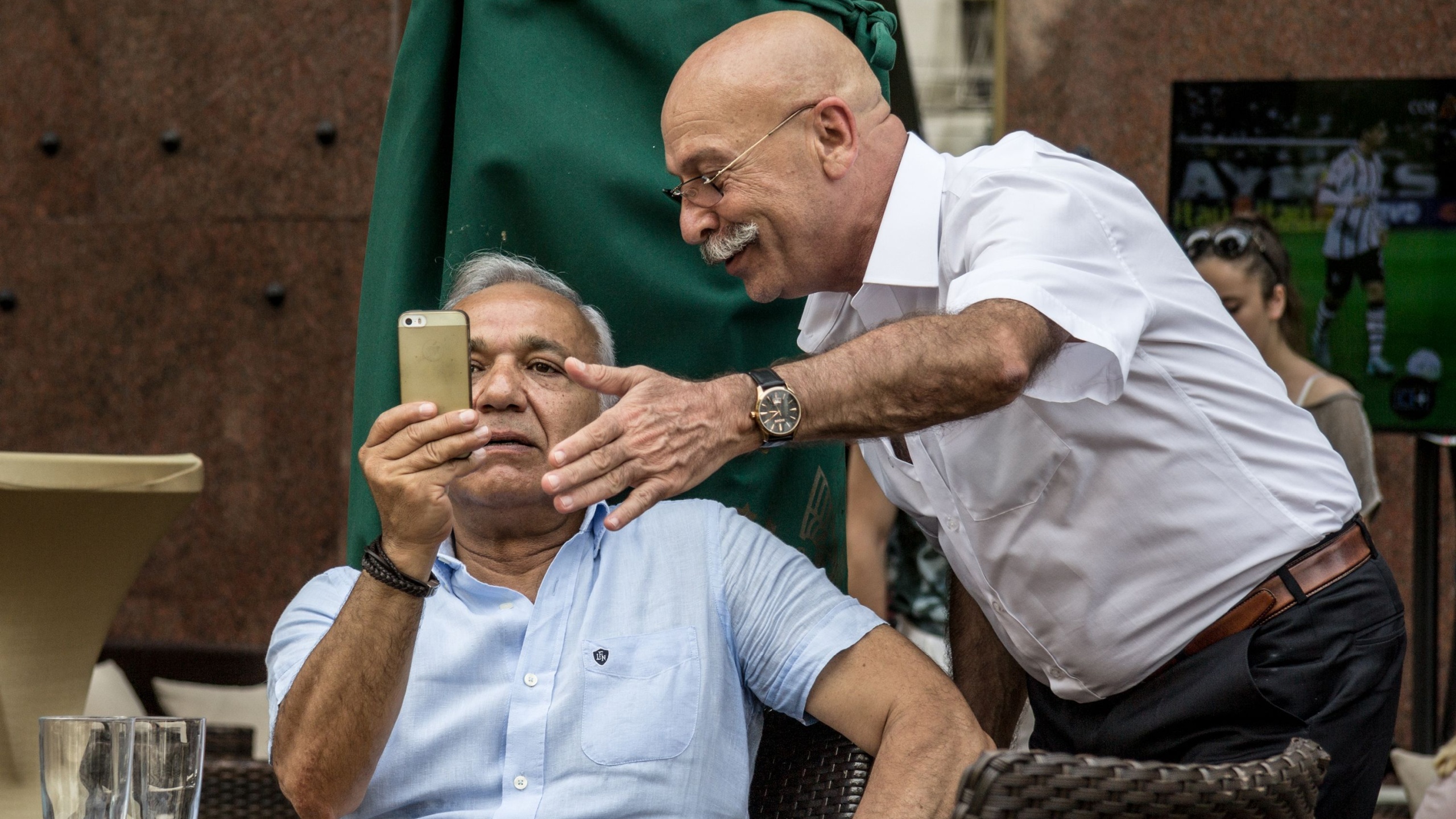 7 signs someone’s texting style got stuck in the iPhone 5 era