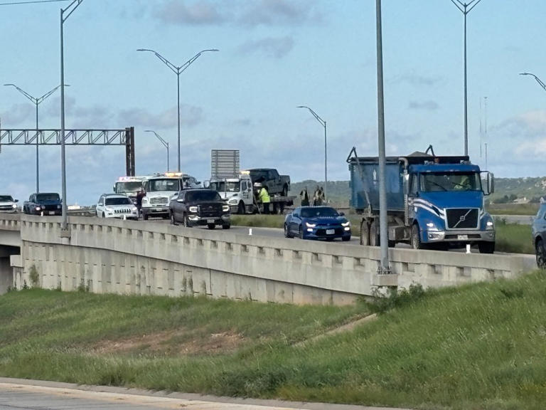Multi-vehicle collision on Houston Harte Expressway snarls traffic