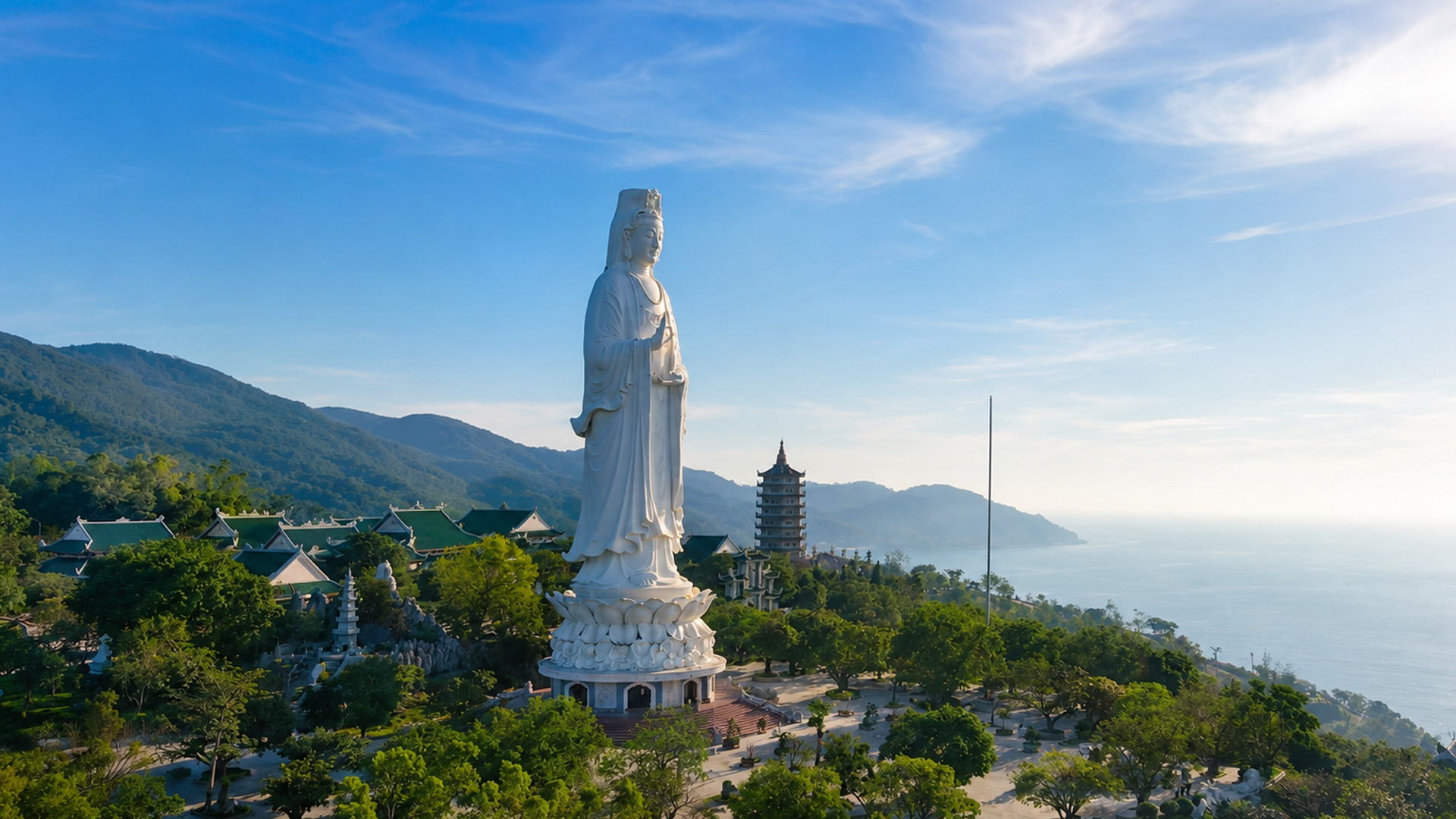 A Buddhist complex hidden between mountains and sea