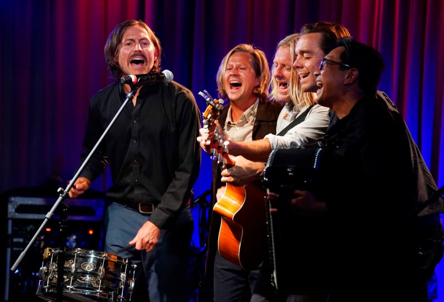 Alt-rock band Switchfoot to perform at Sweetwater amphitheater this fall