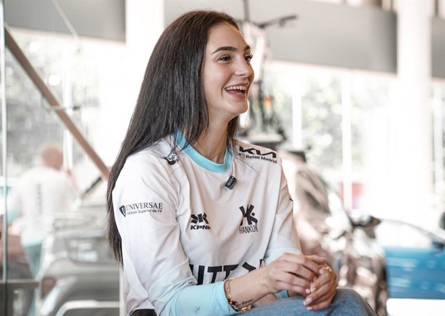 Laura Rodríguez: "De pequeña era un trasto y muy rebelde, pero el tema ...
