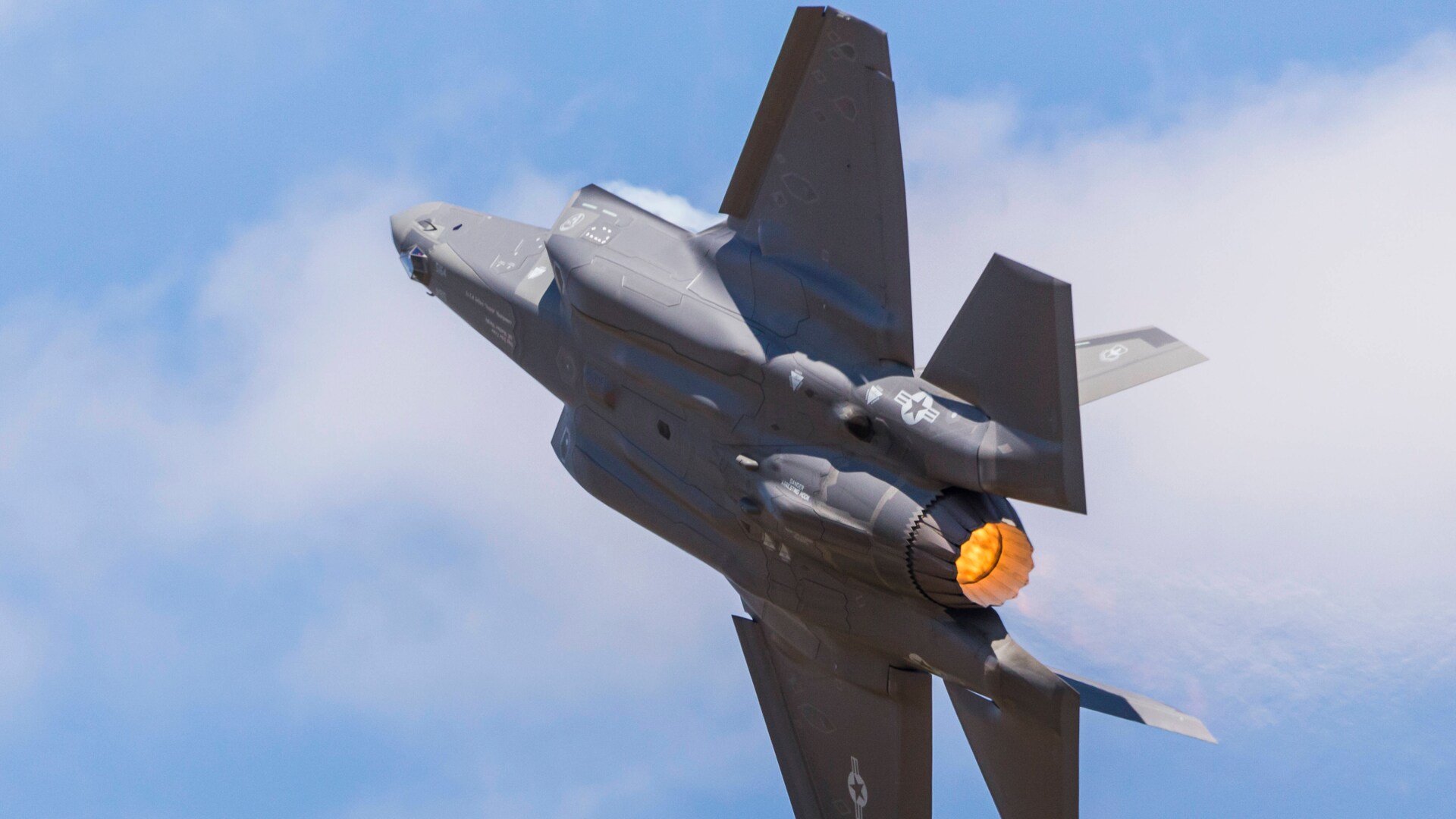 F-35-Kampfjet der US-Luftwaffe sendete während eines Fluges über dem ...