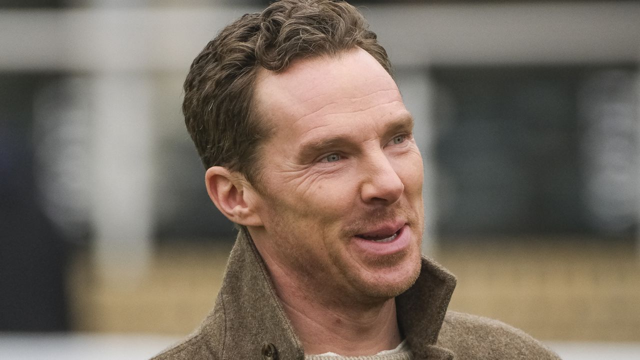 Benedict Cumberbatch busted by fellow bike rider for apparently running ...