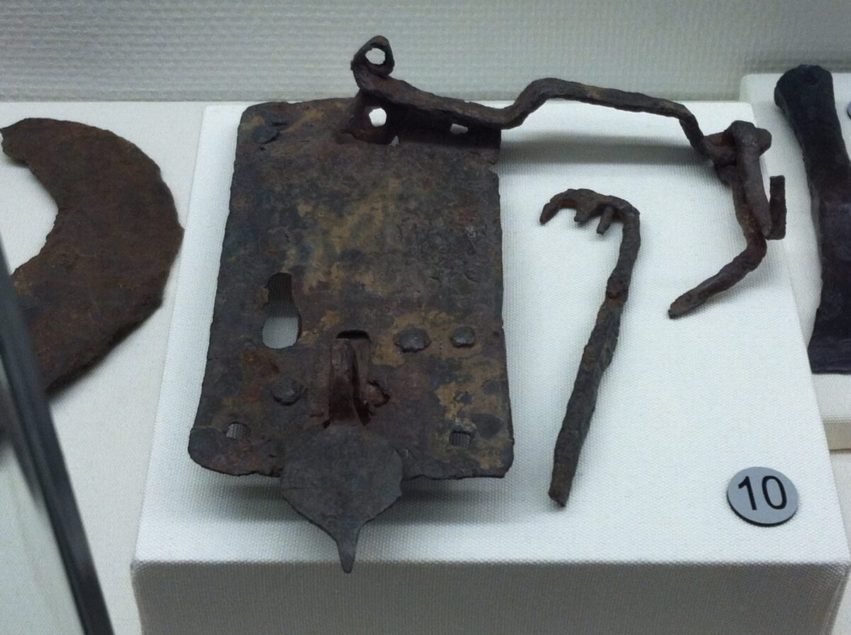 16 everyday items from the Roman Empire vs. how they look today