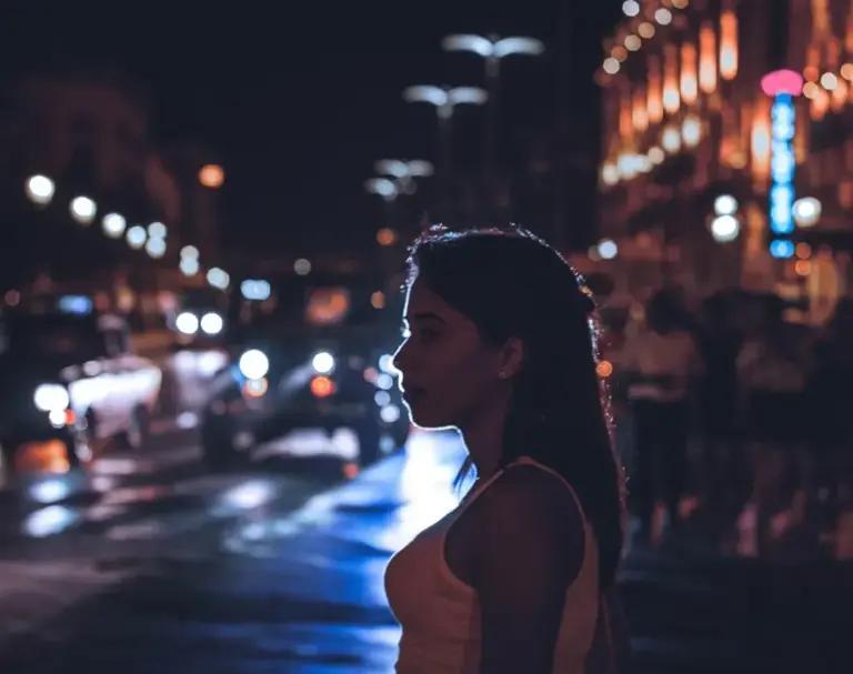 4 warning signs of narcissism in women that psychologists say people ignore