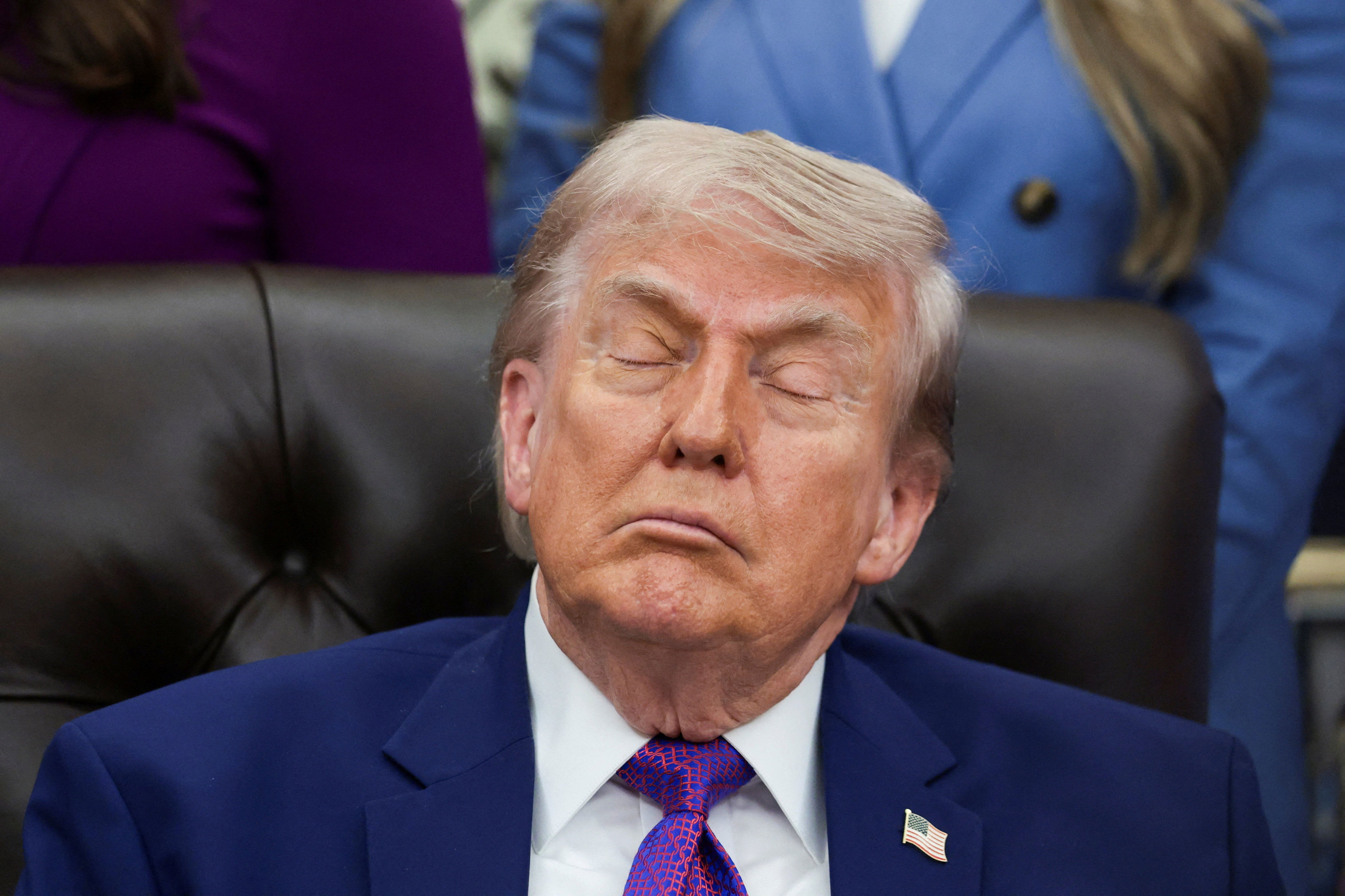 White House social media team claims president didn't fall asleep ...