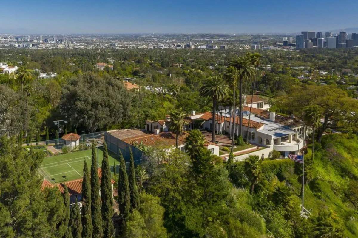 Michael Jordan vs. LeBron James: Which NBA icon has the bigger house?