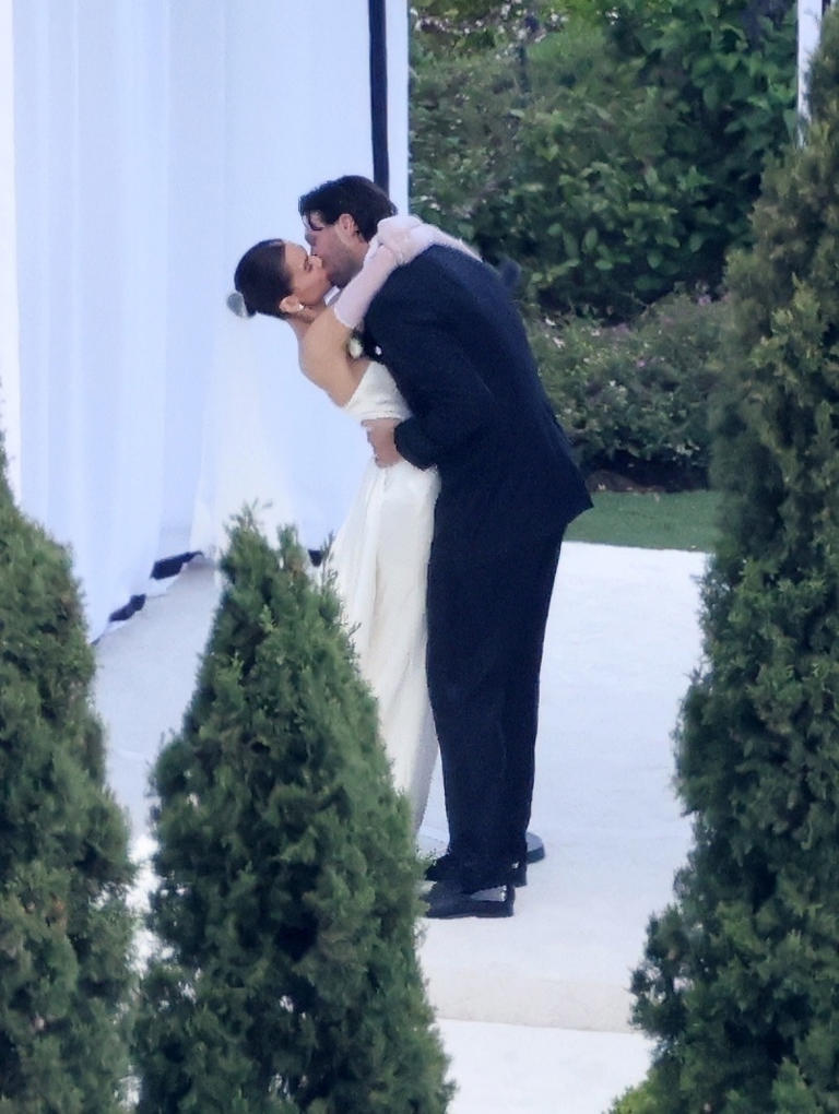 Hailee Steinfeld shares first glimpse at her and Josh Allen’s daughter ...