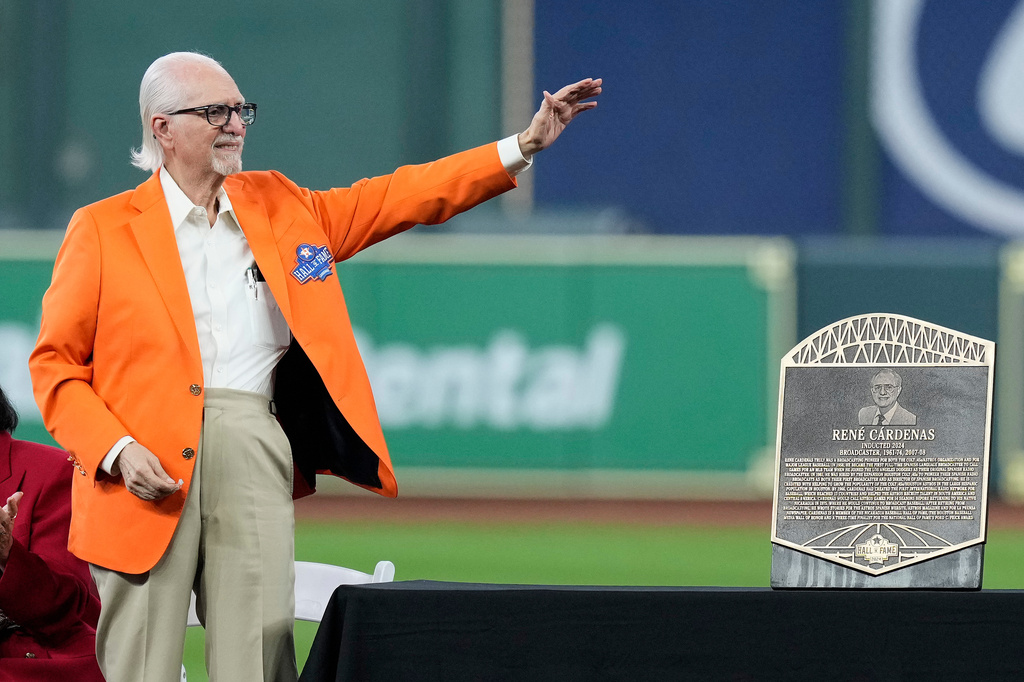 René Cárdenas, pioneer in Spanish-language broadcasts of MLB games ...