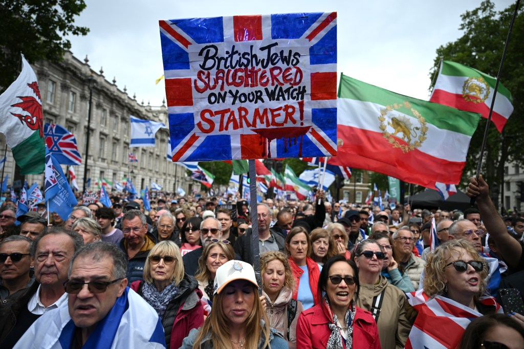 Thousands demand action against antisemitism in London as attacks on ...
