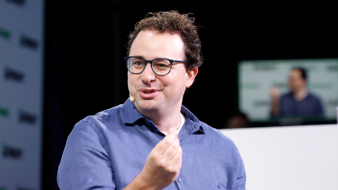 Anthropic is on track to raise $50 billion at a $900 billion valuation ...