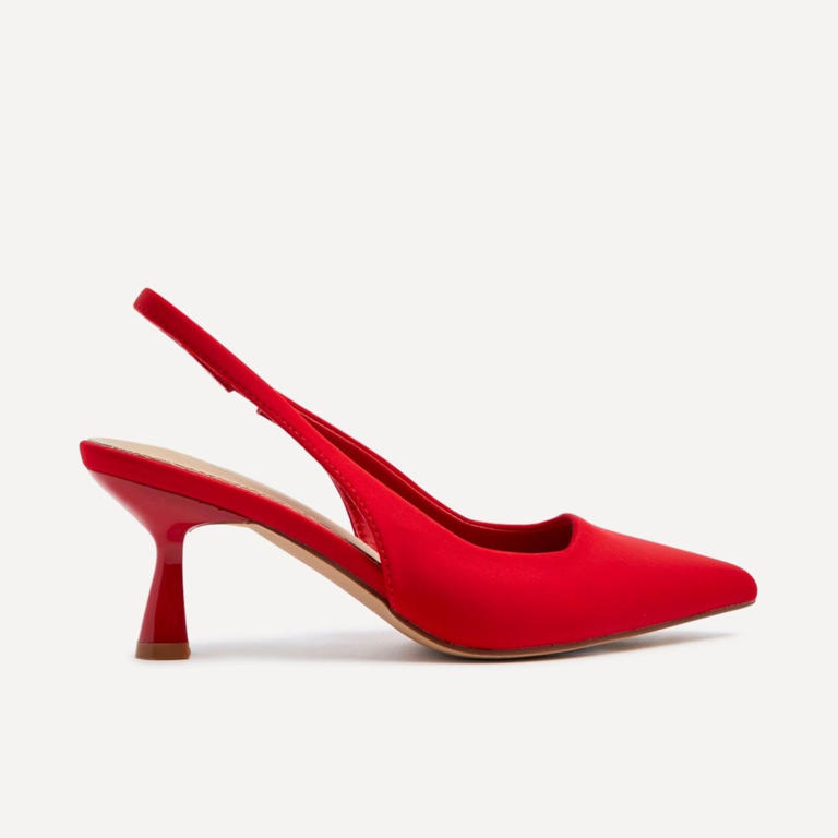 Kate Garraway backs red as the colour for occasionwear this summer in a ...