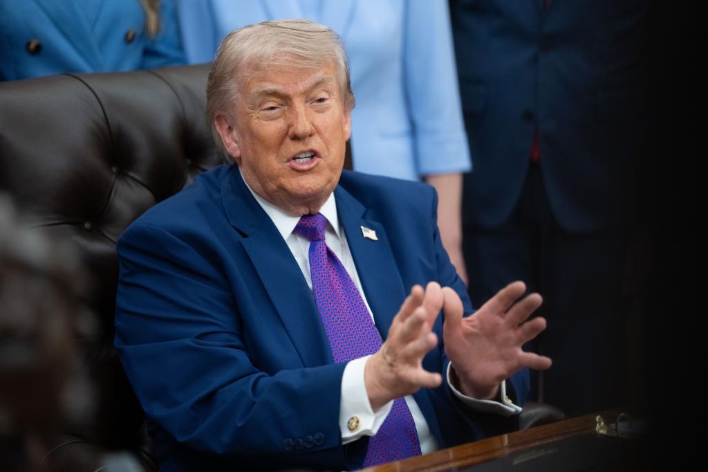Trump se lleva a Elon Musk, Tim Cook y otros 14 consejeros de grandes ...
