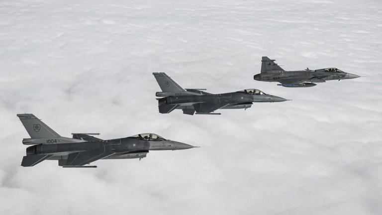 Slovakiske F-16-fly skal indsættes til patruljering af luftrummet over ...