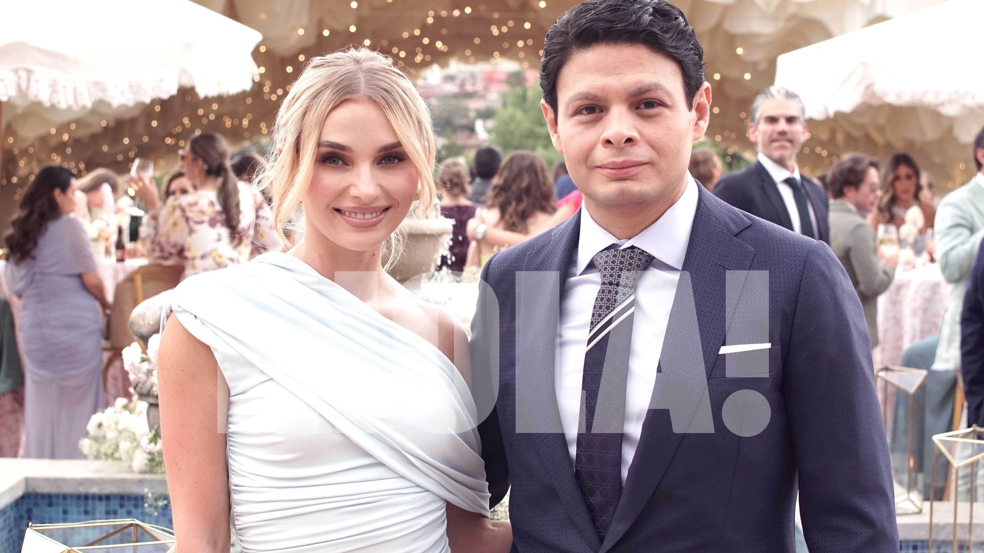 Irina Baeva y Giovanni Medina presumen su amor en la boda de Karla Díaz ...