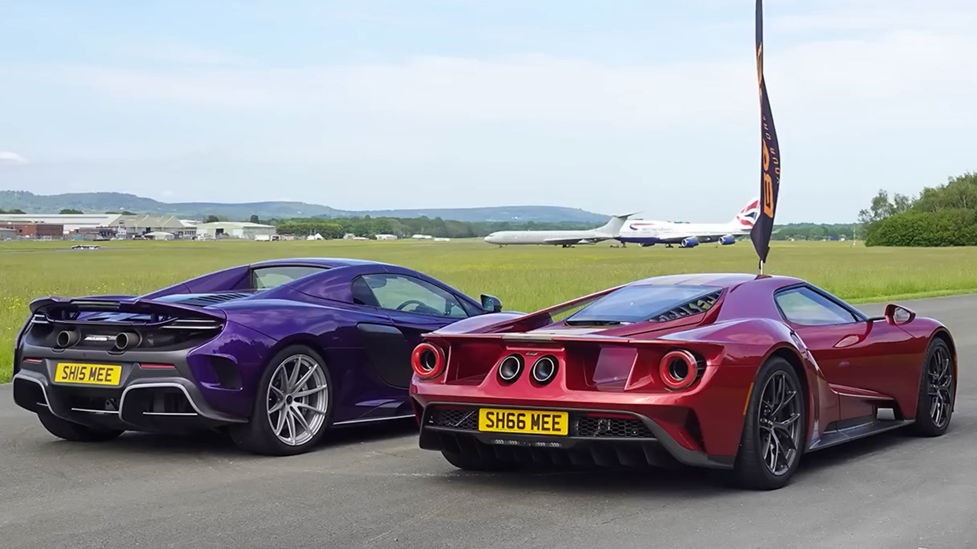 McLaren 675LT and Ford GT ready for airport drag race