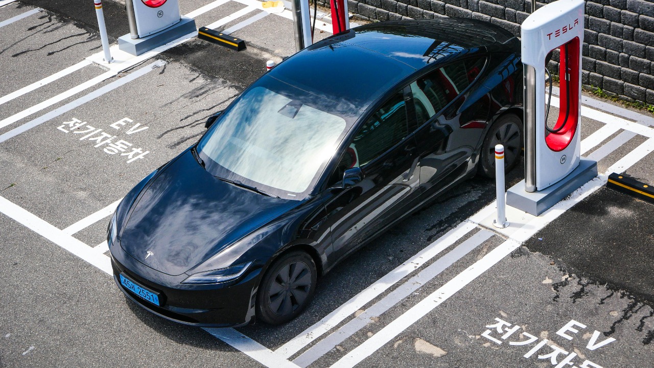 EV tipping point data shows China and Europe have triggered an ...