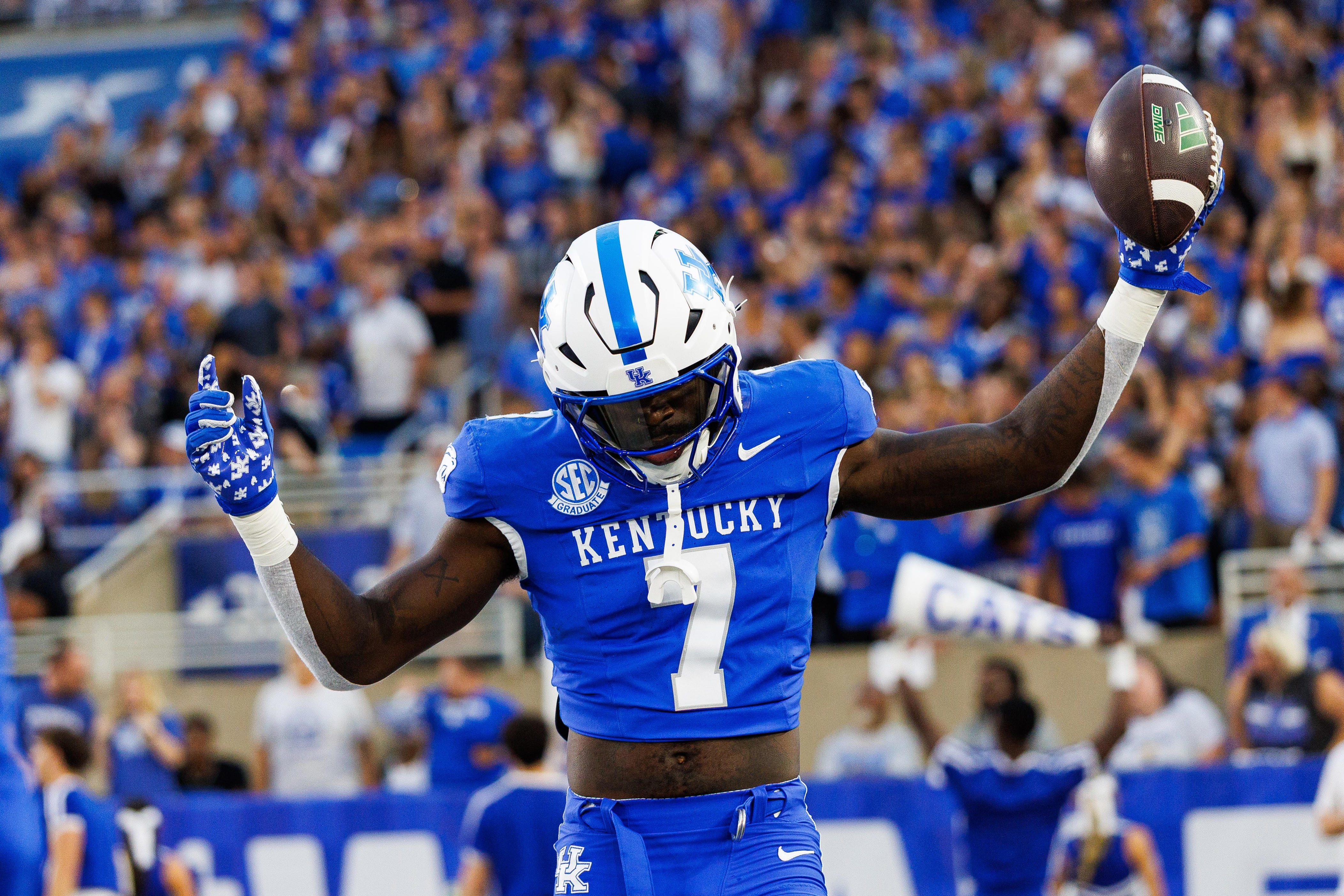 Falcons sign former Kentucky LB, release 4 players from roster