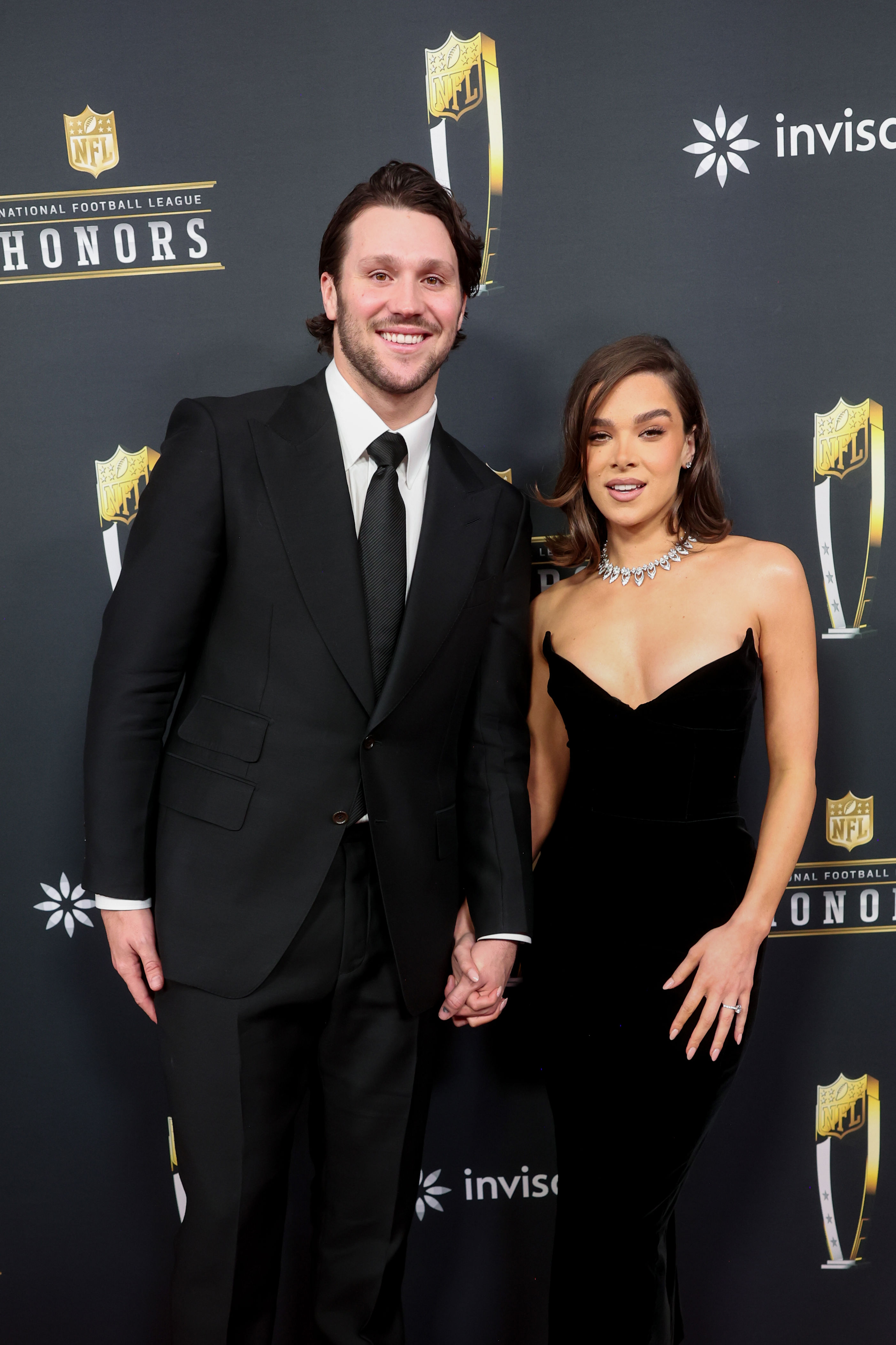 Hailee Steinfeld shares first glimpse at her and Josh Allen’s daughter ...
