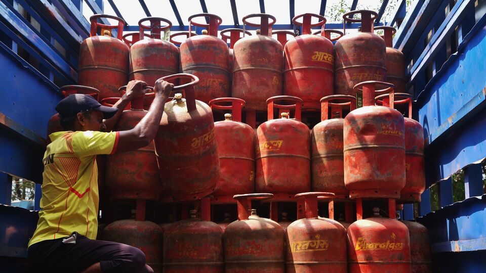 Now OMCs referring to DBTL LPG beneficiaries’ income tax data to plug ...