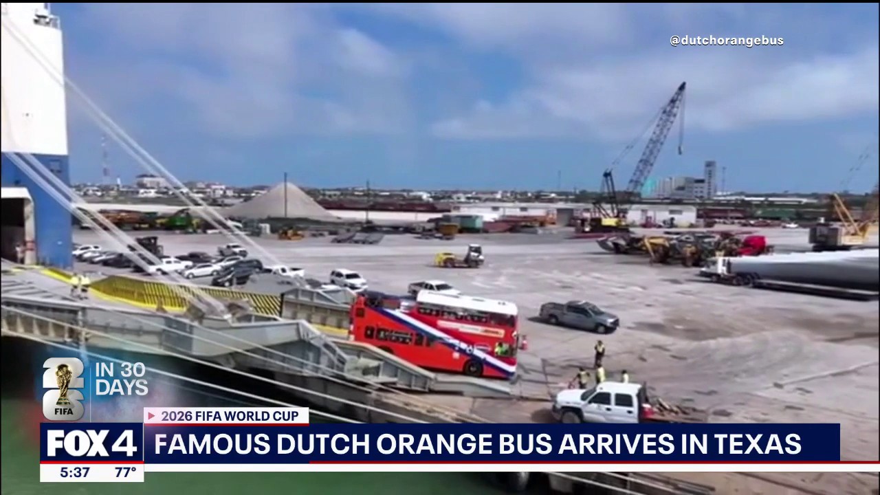Dutch double-decker bus arrives in Texas for World Cup