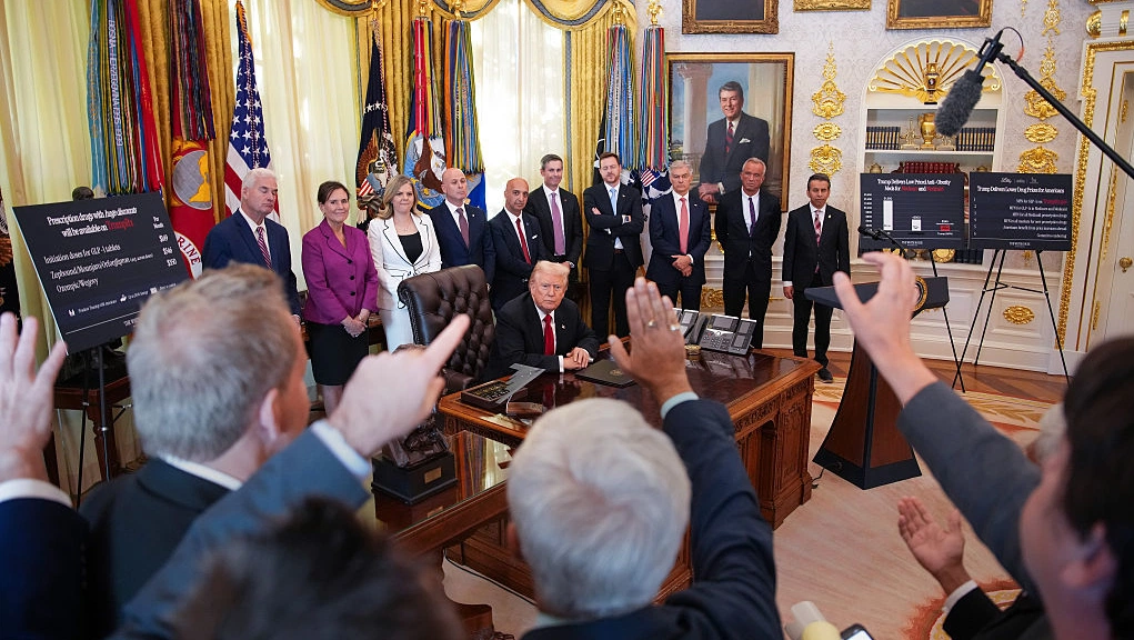 Trump's Oval Office drug price story sparks NABJ rebuke
