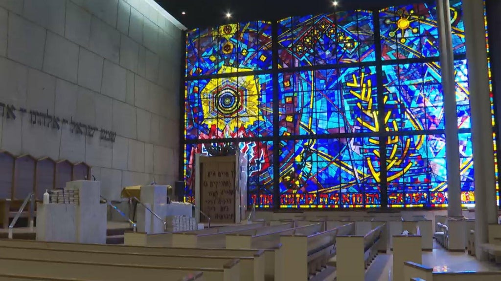 Chicago Loop Synagogue leader hopeful about future, despite dropping ...